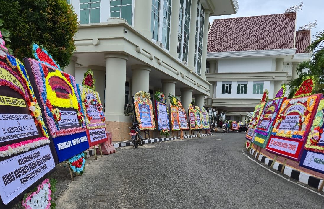 Bupati dan Wakil Bupati Kutim Dilantik, Sangatta Dibanjiri Karangan ...